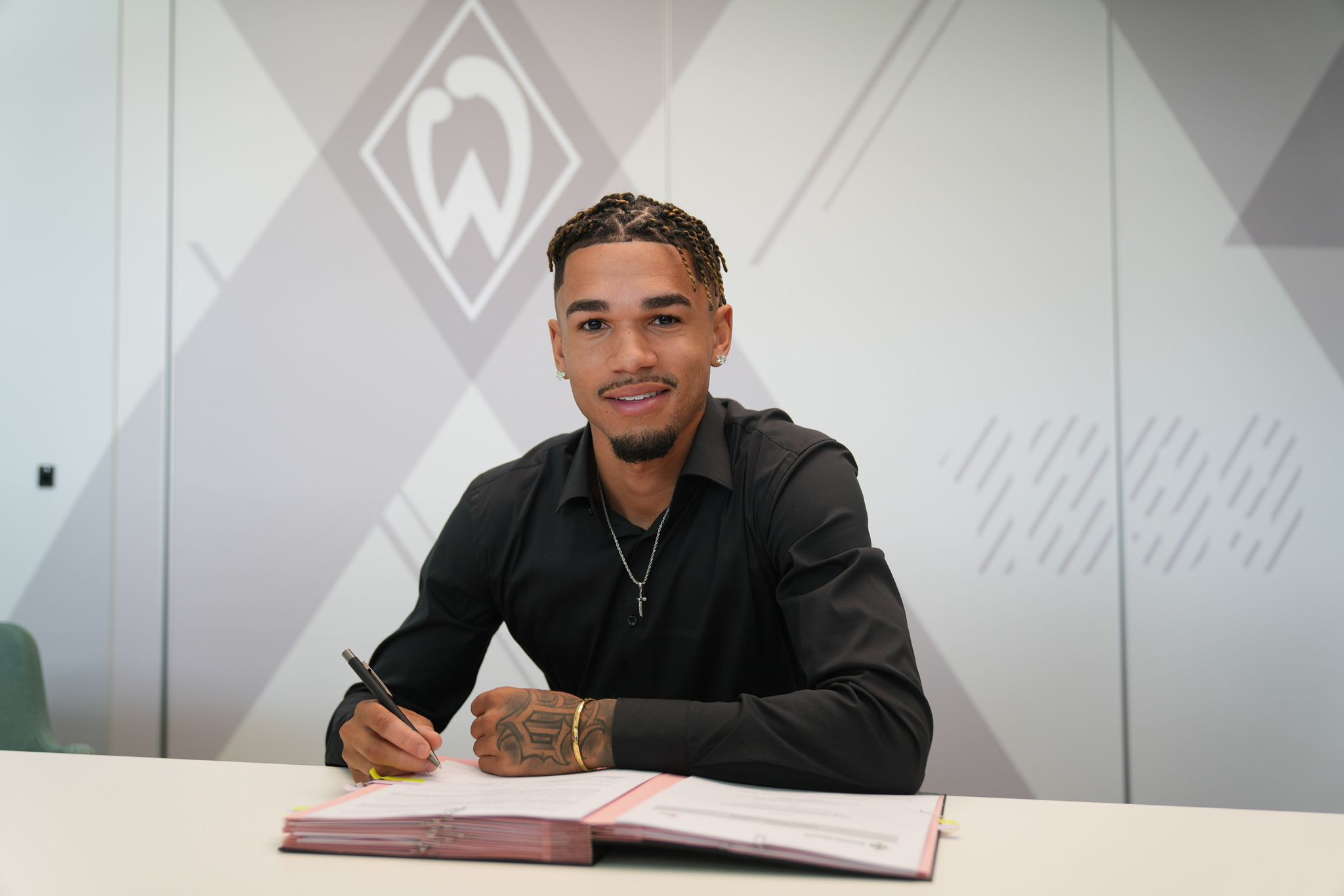 Justin Gideon Njinmah sings up for Werder Bremen, bags African Diaspora ...